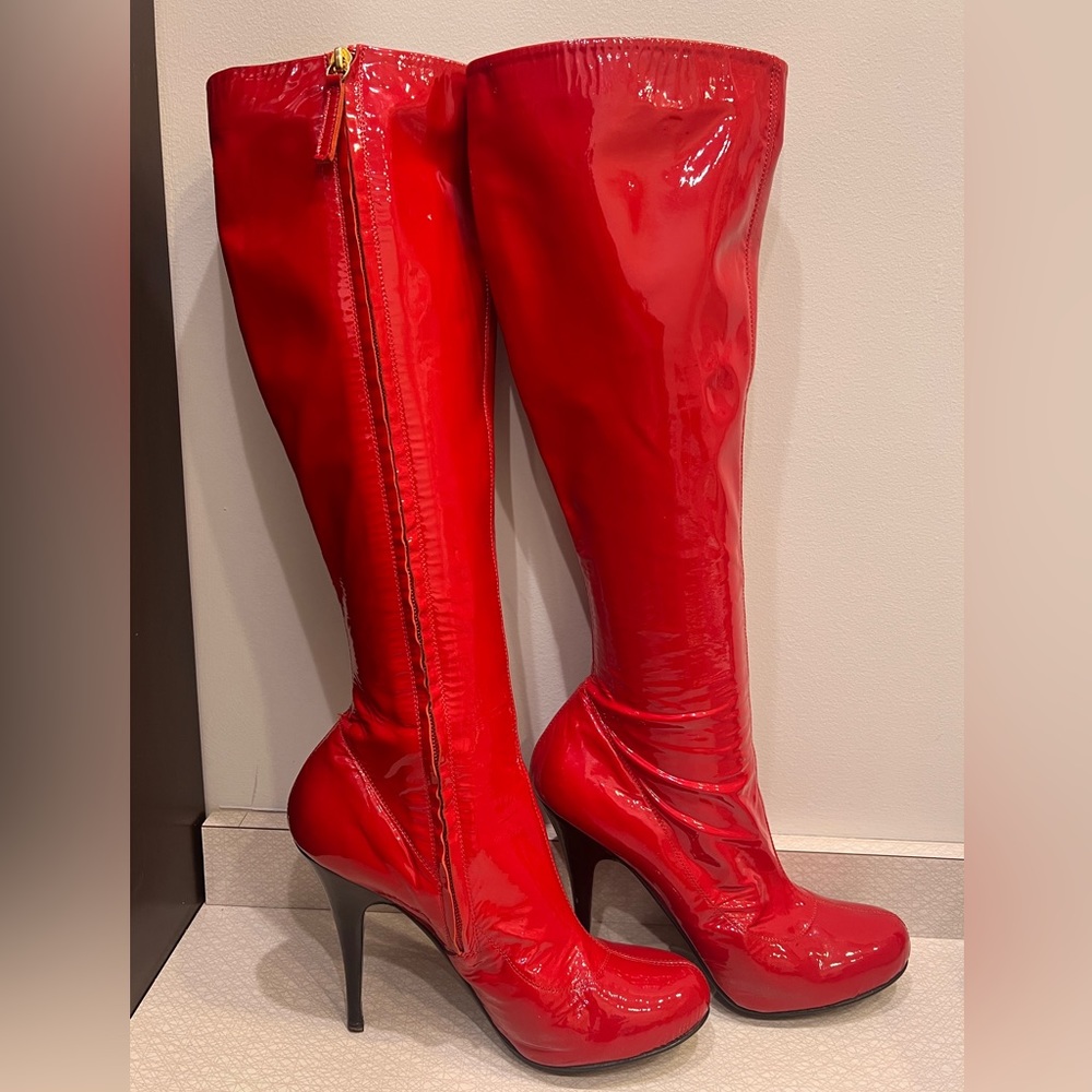 Stunning Red Patent Leather Vicini Boots - Gem